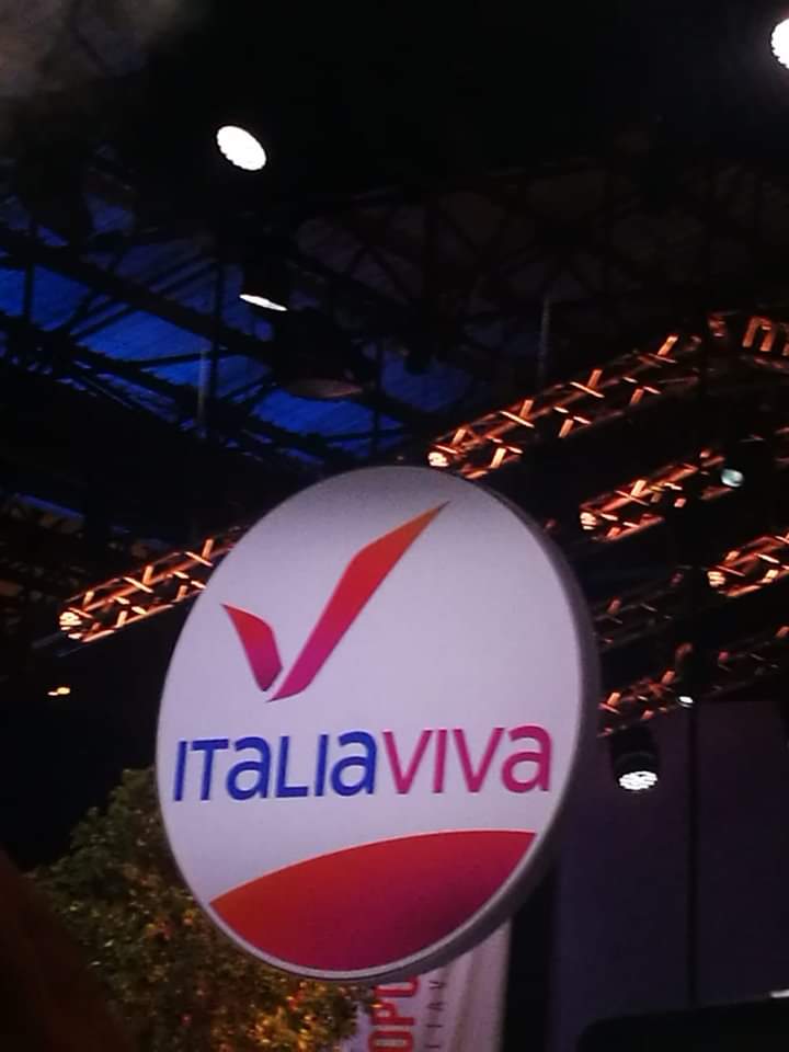 Presidio di Italia Viva Cuneo in piazza Galimberti per incontrare la ...