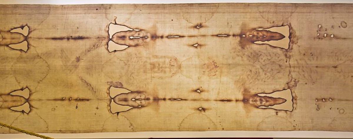 La Sindone raccontata: un viaggio per immagini e memoria che arriva ...