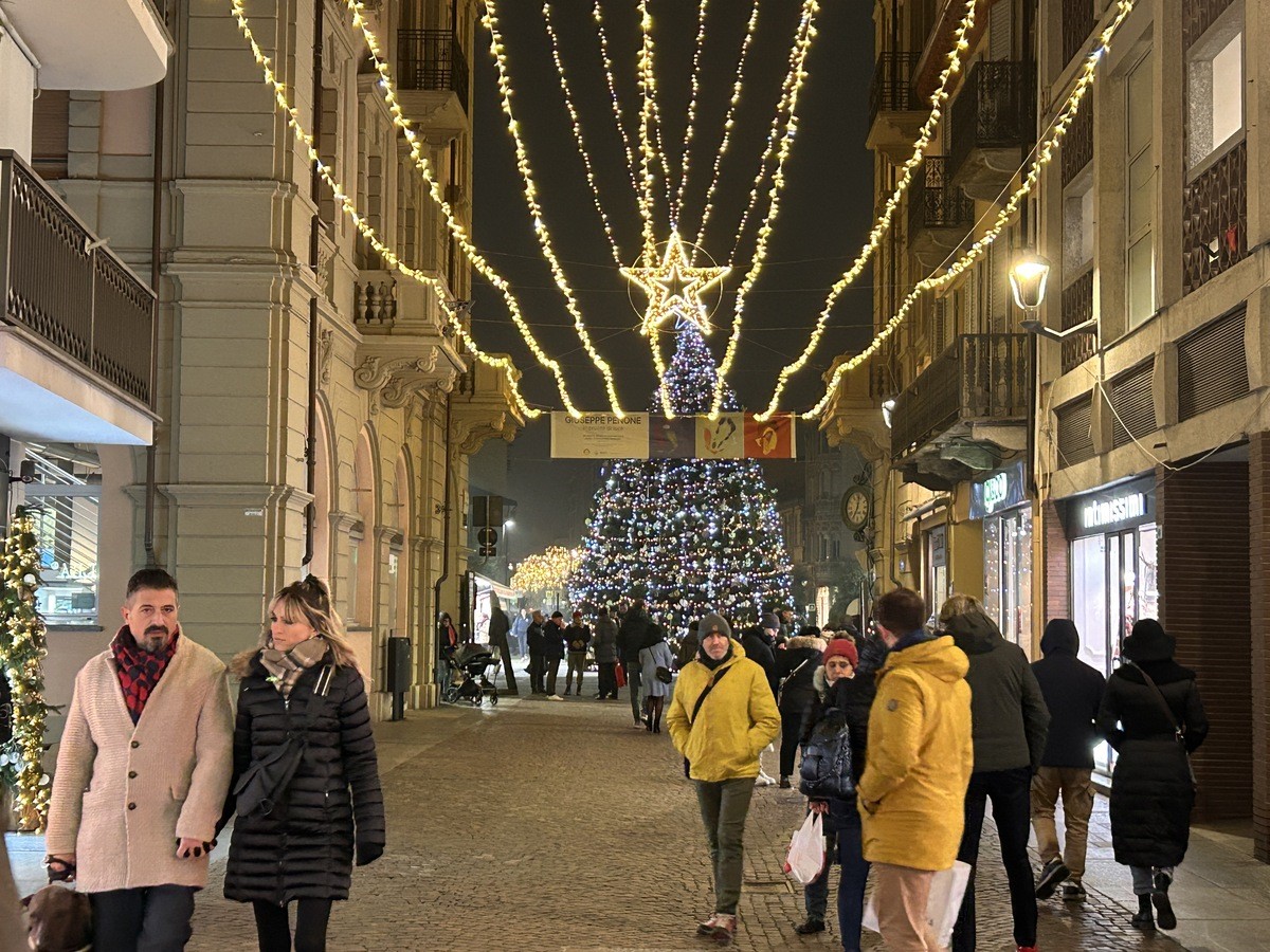 Alba si illumina per le feste e accende le luminarie il 22 novembre ...