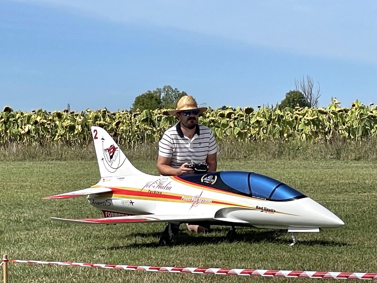Tutti con gli occhi all'insù a Mondovì per lo show degli aeromodelli [FOTO] - Targatocn.it