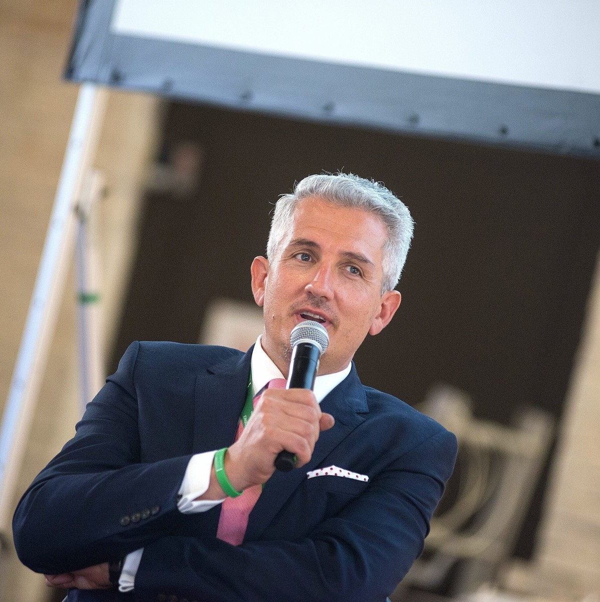 "Non me la bevo": Michele Fino presenta il suo libro a Saluzzo ...