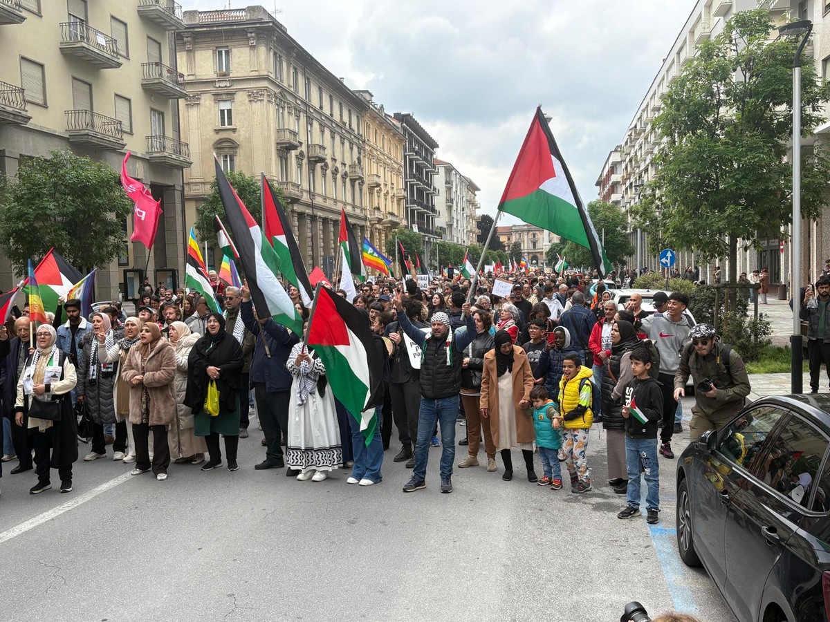 A Cuneo più di un migliaio in corteo per la Palestina: “Stop al genocidio, la pace è l’unica via ...