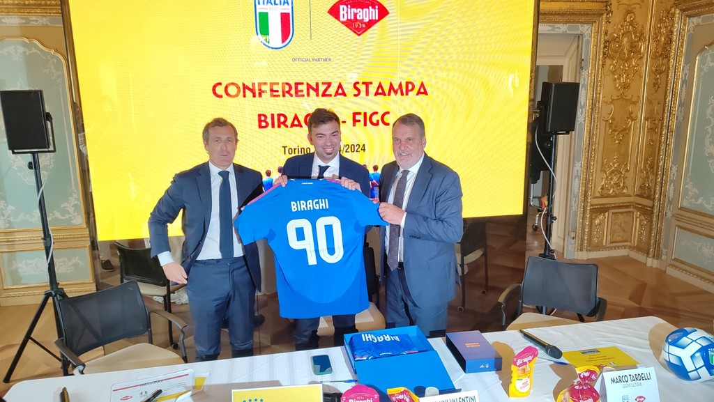 Per i suoi primi 90 anni Biraghi cambia look e festeggia con la ...
