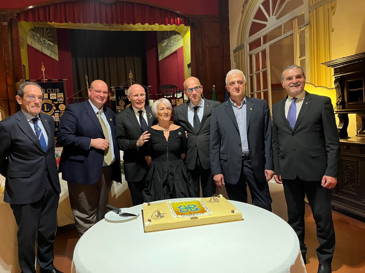 Il governatore Claudio Sabbatini in visita al Lions Club Cherasco ...