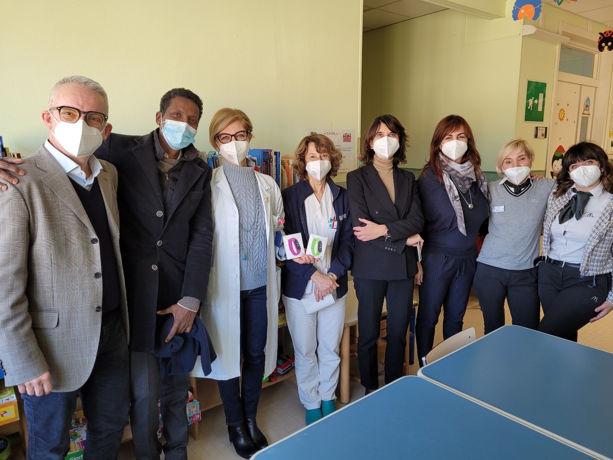 Donati 100 smartwatch multifunzione al reparto Pediatria dell'ospedale ...