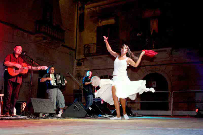 Sabato 8, la taranta di Melpignano chiude in musica il Carnevale di ...