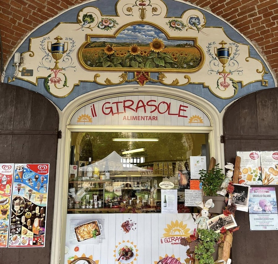 Furto al negozio di alimentari "Il Girasole" sotto i portici del ...