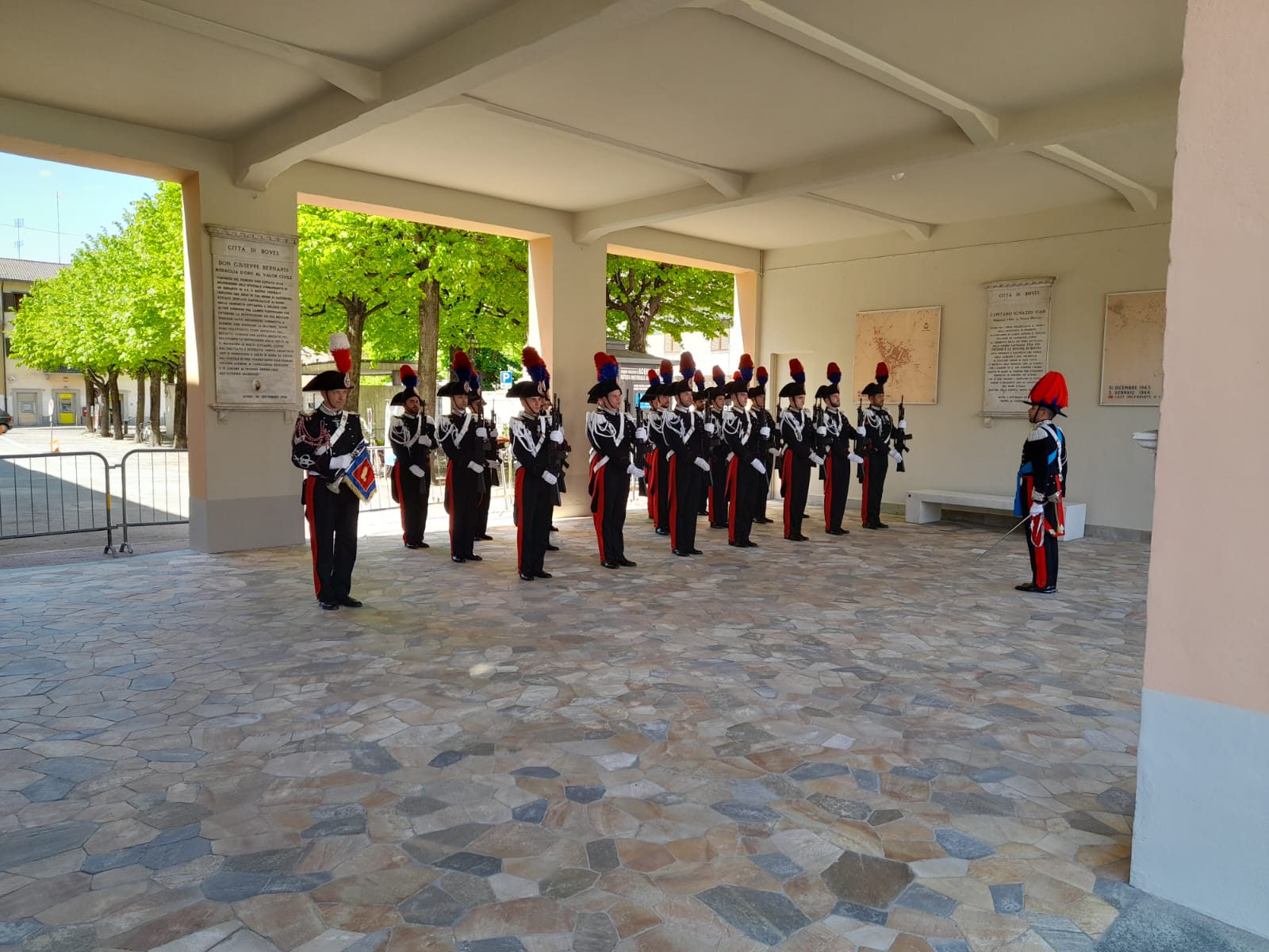 A Boves prove del picchetto d'onore per la visita del Presidente ...