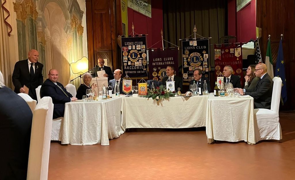 Il governatore Claudio Sabbatini in visita al Lions Club Cherasco ...
