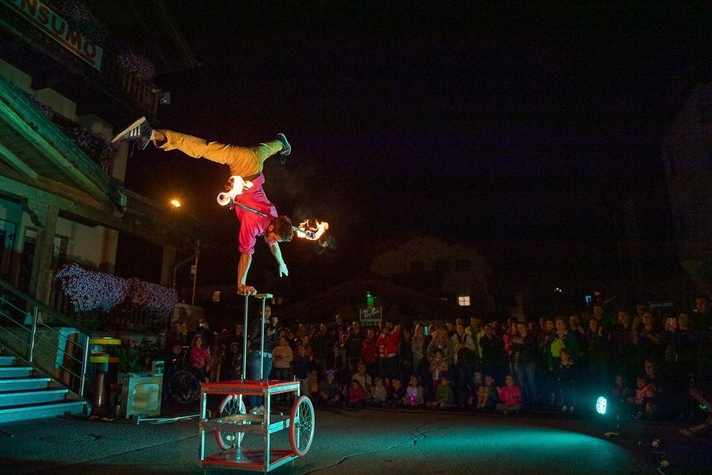 “Sì di Venere”: Gali Show porta il circo acrobatico e la magia di ...