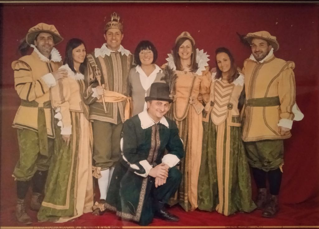 A Roccabruna il particolare laboratorio di sartoria di Irene Acchiardi ...