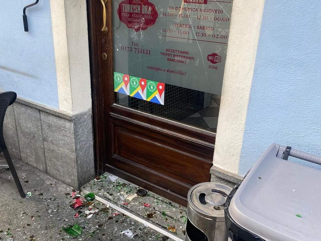 Spaccata la vetrina di Turkish Bra all'alba di oggi, sabato 18 giugno ...